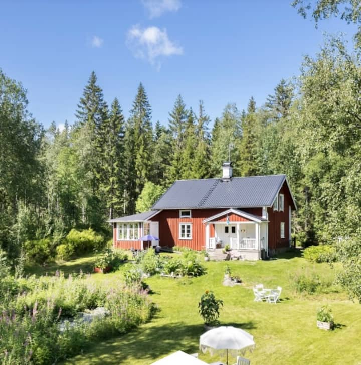 Quite, Romantic Forest Cottage W/ Fire Wood Stoves - Suède