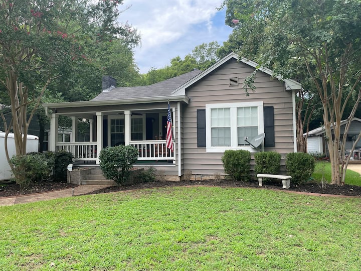 1920’s Vintage Cozy Cottage Near Downtown - Shreveport Aquarium, Shreveport