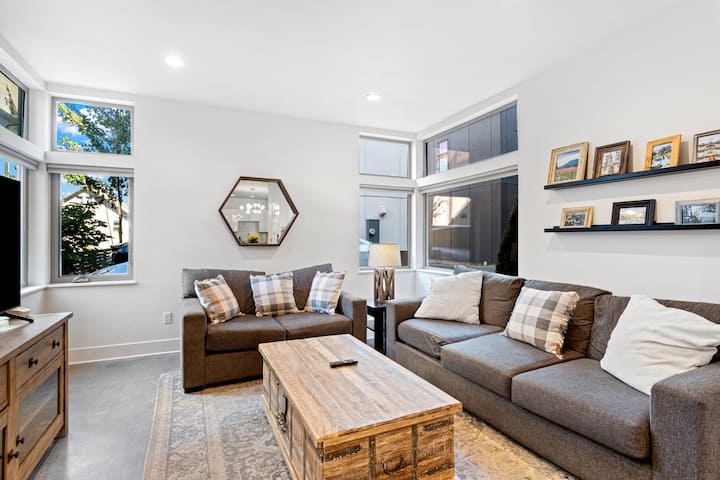 Modern 3 Br Townhouse Near Downtown - Seattle Chinatown International District