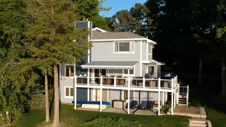 Private Lake Front Home In Suttons Bay - Suttons Bay, MI