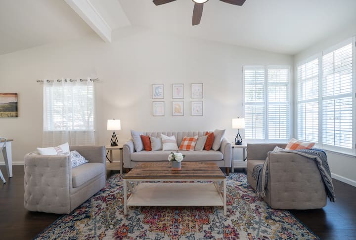 Peaceful 4 Bed 2 Bath Home With Spacious Backyard - Healdsburg, CA