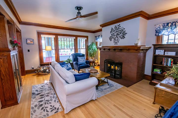 Turn Of The Century Craftsman Home - Serenity Lake, Two Rivers