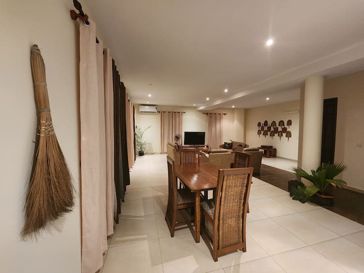 Bai's House: Bright, Cozy & Airy | Osengwa Stays - Accra