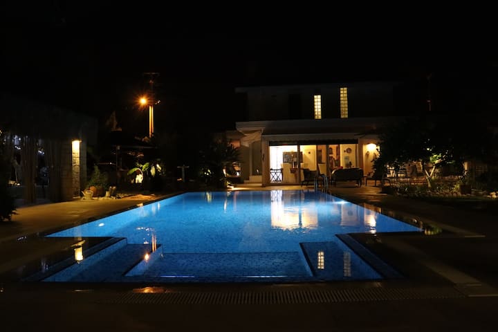 Privacy In Ardıç Havuzlu Villa X - Alaçatı