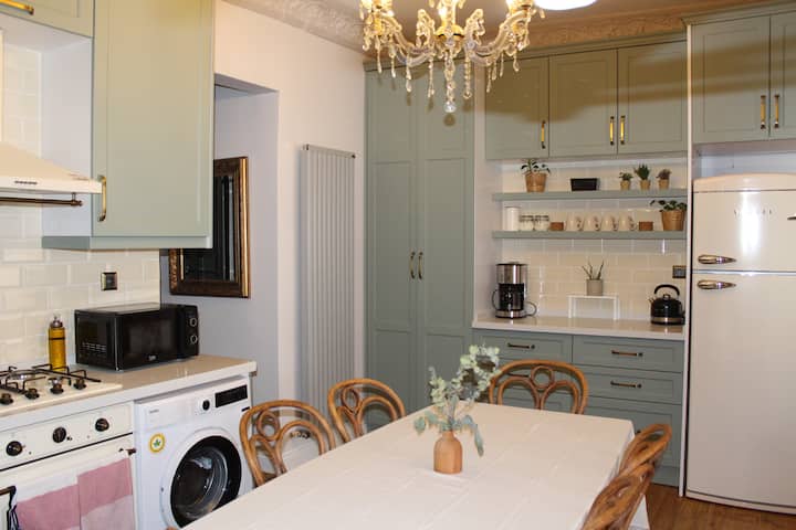 Fully Equipped 3 Br Historical Bohemian Apartment - Estambul