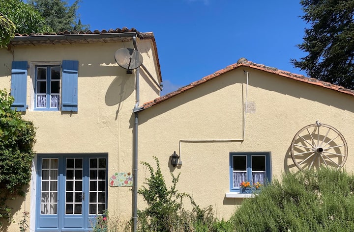 La Petite Maison - A Recently Renovated Gîte. - La Rochefoucauld