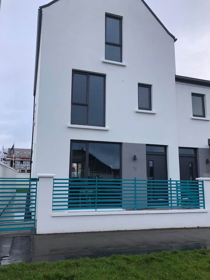 Modern, Spacious 4 Bedroom House In Portstewart - Portstewart