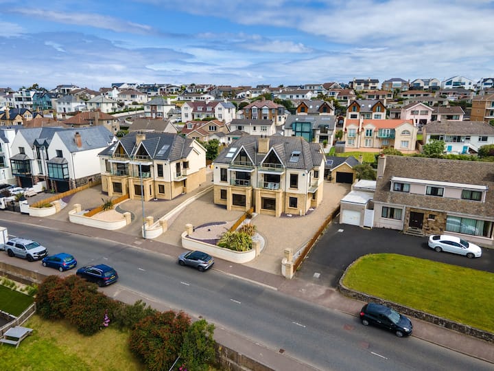 Luxurious 
Golf & Beach
Retreat - Castlerock