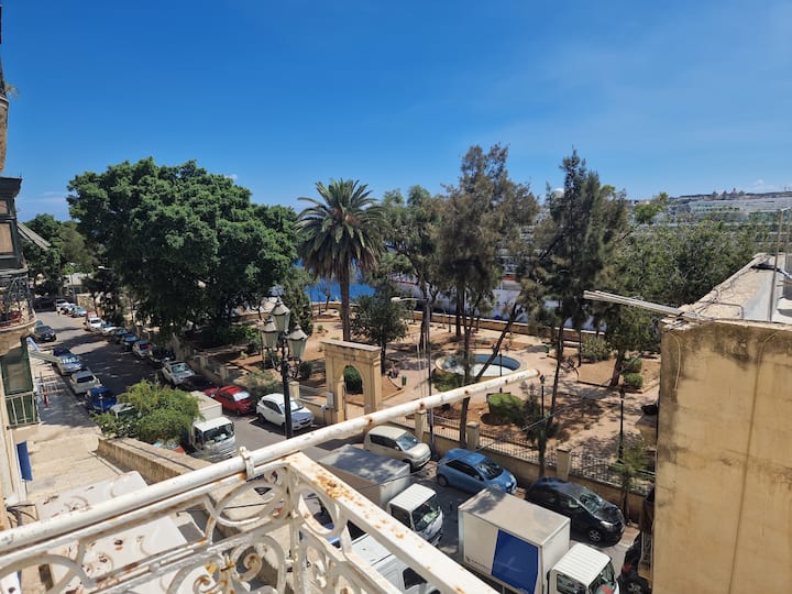 Charming 1-bedroom Home With Stunning Port Views - Malta