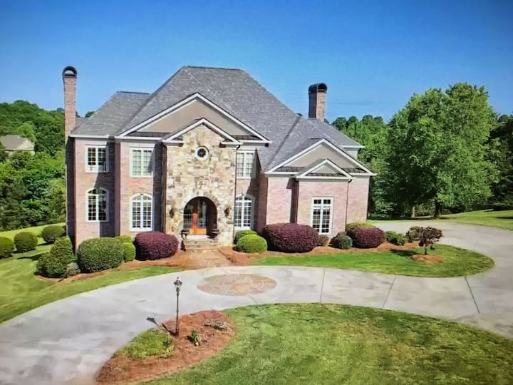 Stunning 6 Bedroom Home In Clarkesville - Clarkesville, GA
