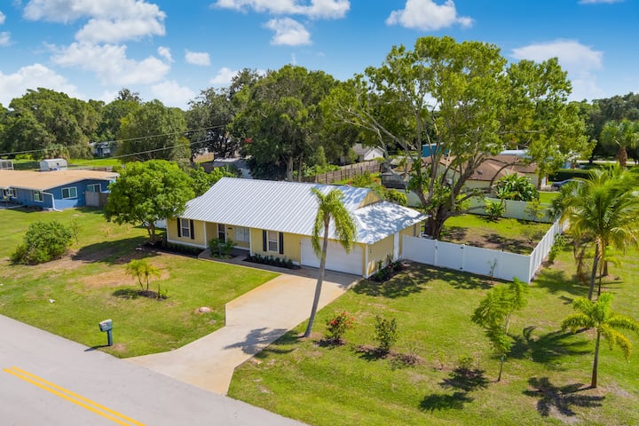 Vero, Renovated, Pool, Dog Fence, Superb Location - Vero Beach, FL
