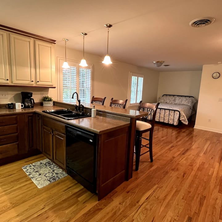 Blacksburg Home Relaxing Guest Studio Apartment - Blacksburg, VA