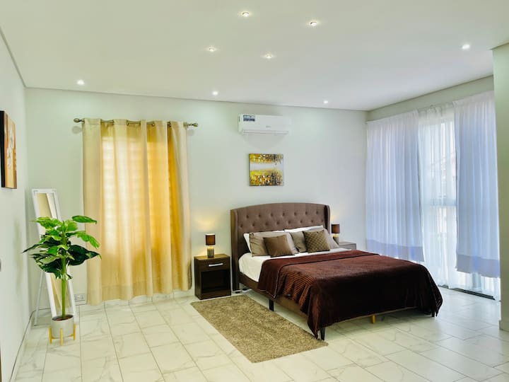 Cee's Place - Private Master Room -Starlink Wifi - Ghana