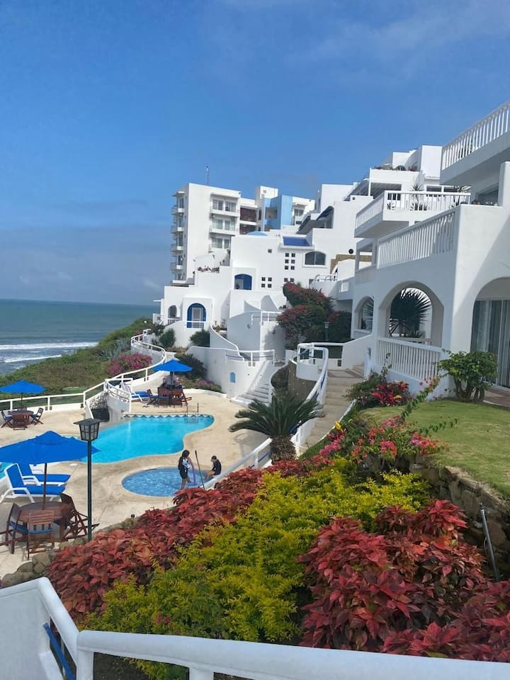 Beachfront Bliss: Apt 2e2 - Your Coastal Retreat - Playas