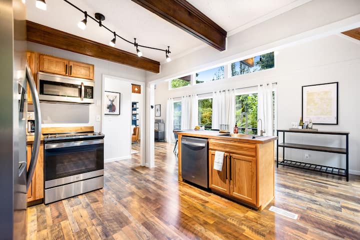 Quirky Fun Chalet Near Snp, Skiing, And Wineries - Shenandoah National Park