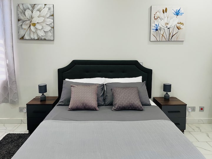 Cee's Place - Modern Private Room W/ Starlink Wifi - Accra