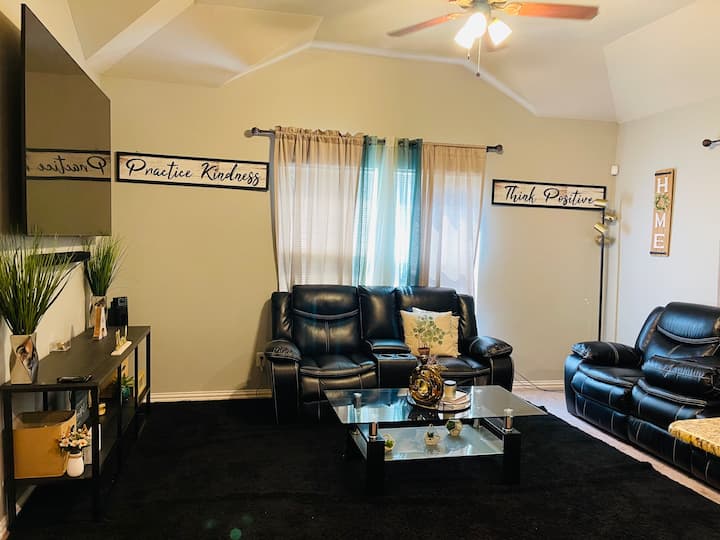 Beautiful & Cozy 3 Bedroom Family Home - Woodhaven - Fort Worth