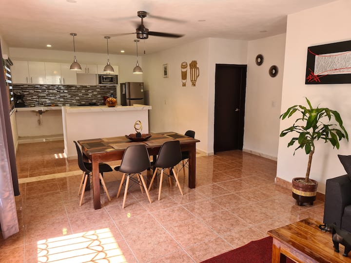 Cómodo Y Amplio Departamento En Cancún Centro. - Cancún