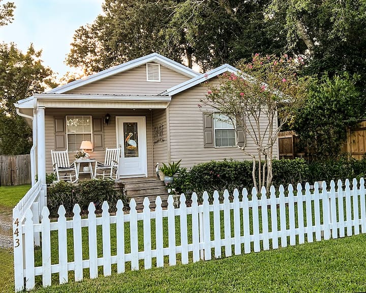 Cheerful 2 Br Bungalow Downtown Ocean 
Springs - Ocean Springs, MS