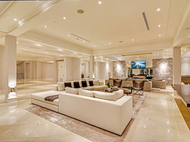 Beverly Hills 12k Sqft Mansion W/ Pool + Elevator - Beverly Hills, CA