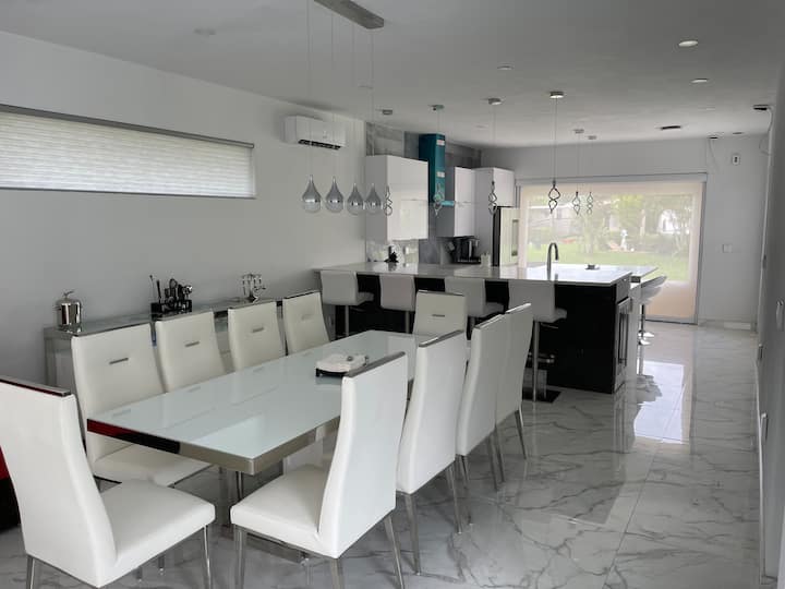 Cheerful 2 Bedroom Villa In Tropical Resort! - Coral Springs, FL