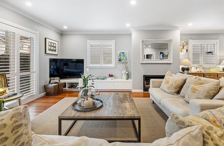 Stunning Home In The Heart Of Brooklyn Village - Wellington