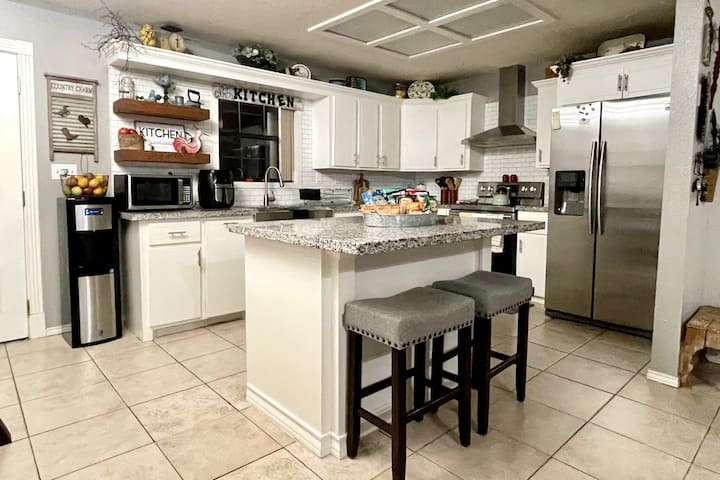 3 Bd/2 Ba Open Concept Home With Plenty Of Parking - Mission, TX