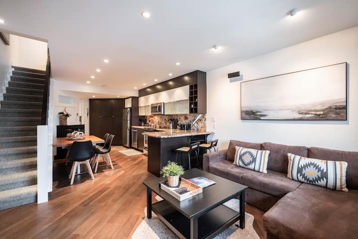 Two Story 1bdr On Village Stroll | Free Parking - Whistler