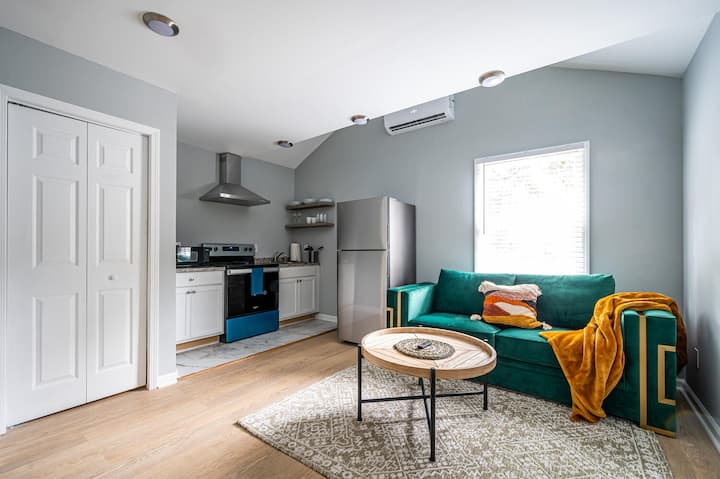 Unwind In A Modern Suite Near Marietta Square - Marietta, GA