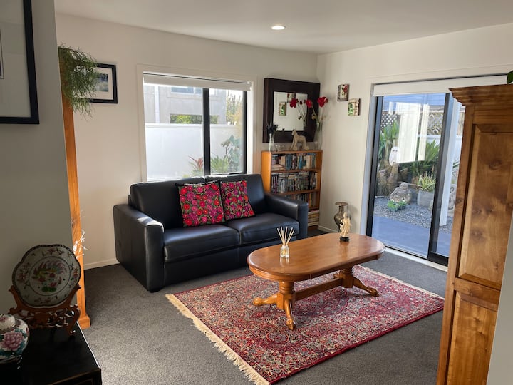 Beautiful Space In Great Central Location. - Taranaki