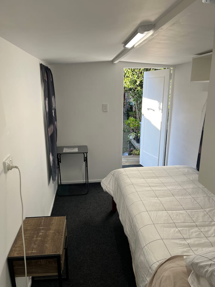 Small Cabin Close To The Airport - Auckland