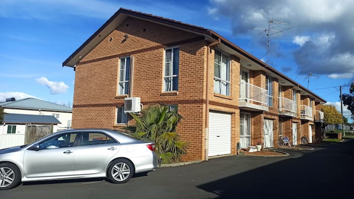 Cosy 2 Bedroom Townhouse In Quiet Street - Tamworth