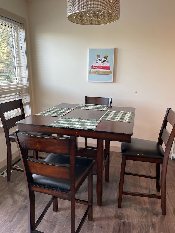 Porgie & Luna’s Oasis ( Bedroom 2 ) - Sylvan Lake