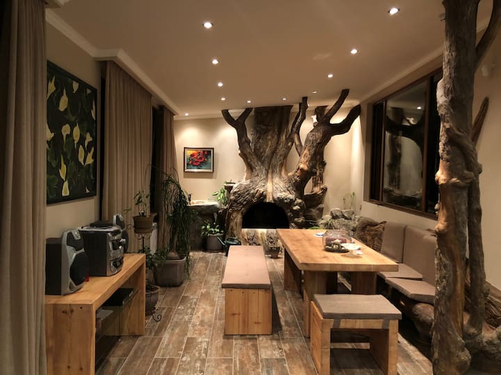 The Oaktree House In The Very Heart Of The City - Erevan