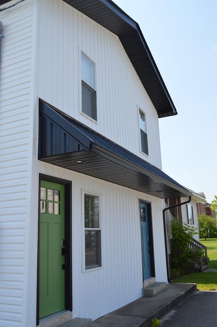 2 Bed/1 Bath With Laundry, Walkable To Downtown - Elkins, WV