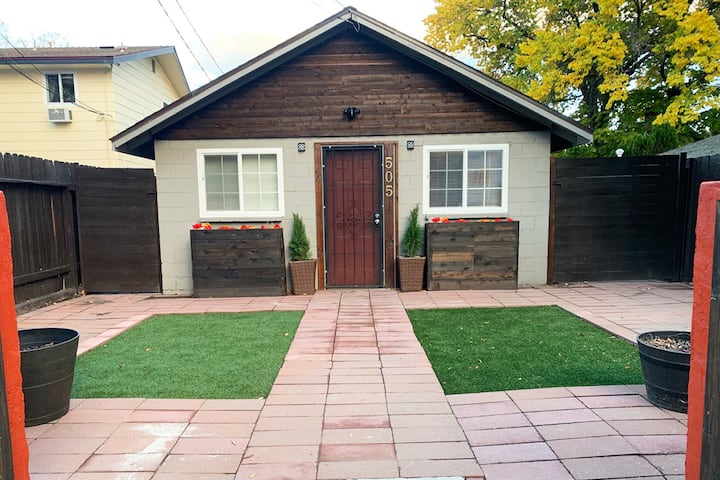 Cheerful 1-bedroom On The Eastside Downtown - Washoe Lake State Park, New Washoe City