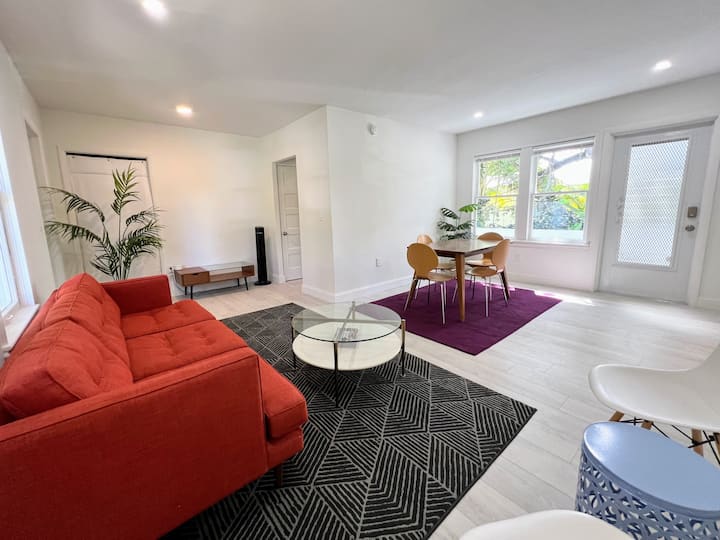 Art Deco 1 Bedroom Apartment Free Parking - Miami, FL