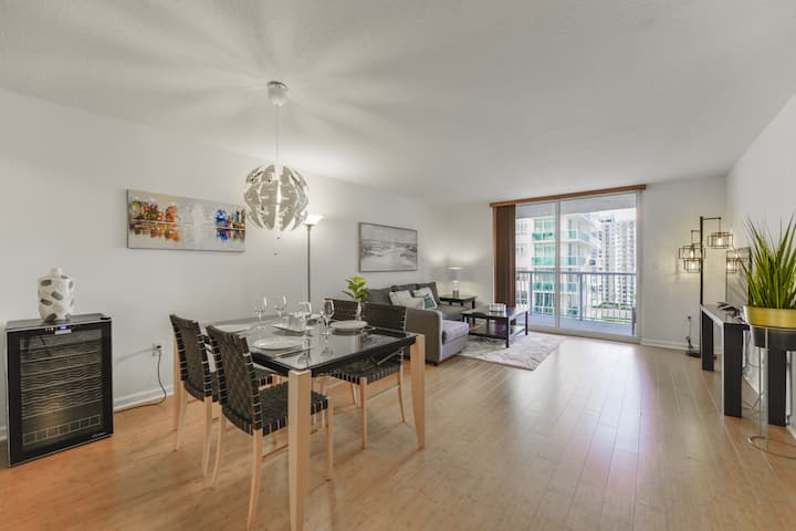 Cozy 1 Bedroom High Rise Condo - Miami, FL