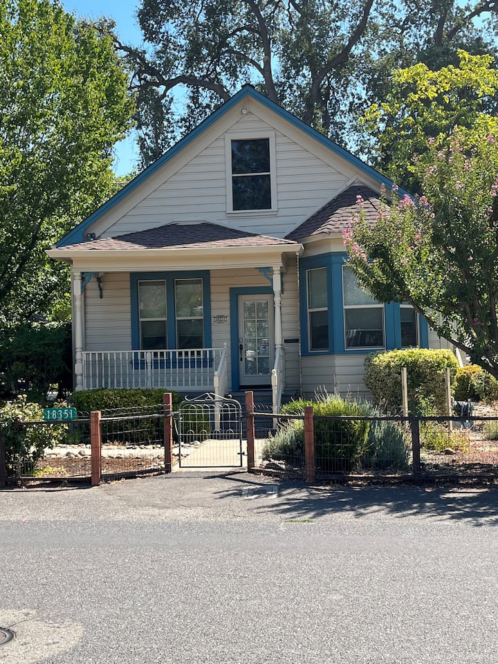 Downtown Historic Charmer! - Sonora, CA