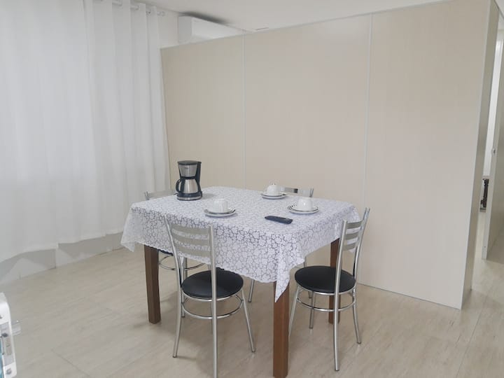 Apartamento 2 Aconchegante Em Bairro Familiar - Florianópolis