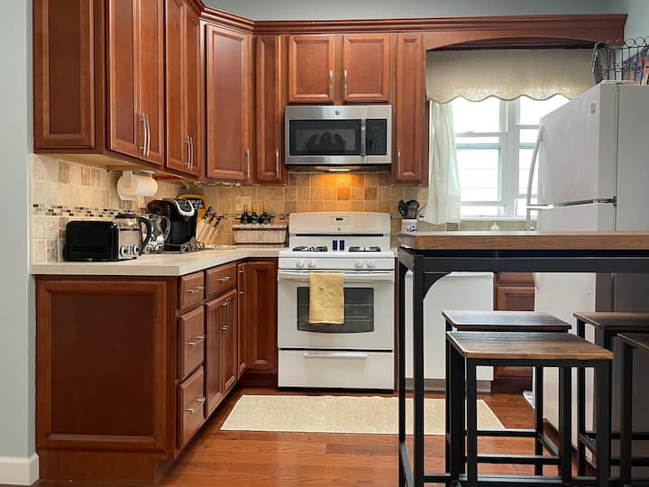 Sunny Hideaway, 15 Mins To Manhattan - Woodhaven - Queens NY