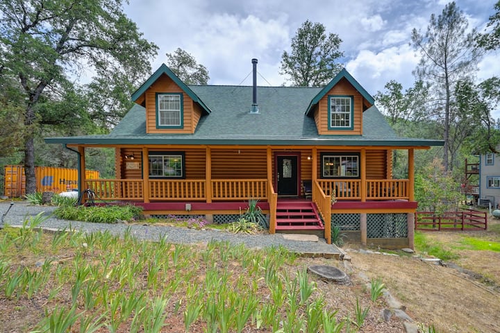 Creekside Log Cabin I Hot Tub + Games +Nature - Lake of the Pines, CA
