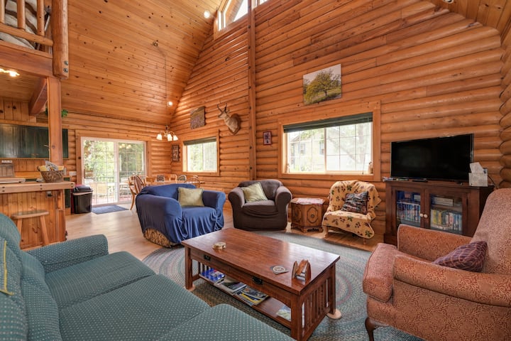 Creekside Log Cabin I Hot Tub + Games +Nature - Alta Sierra, CA