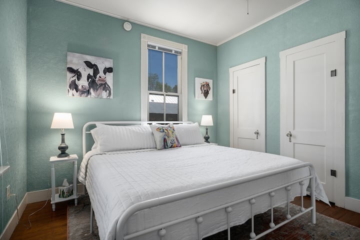 Opie & Omie's Haus | New Listing | 2 Blks To Main - Fredericksburg, TX