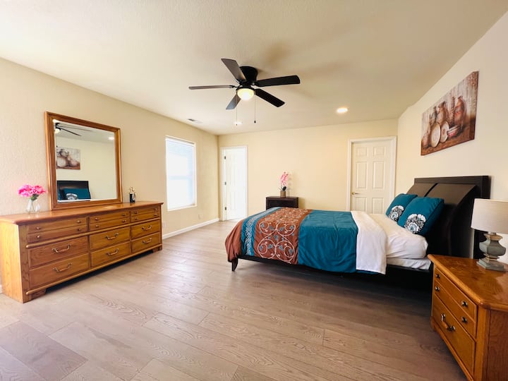 Spacious 6br Retreat Near Lake Tahoe W/ 3 Baths - Reno, NV