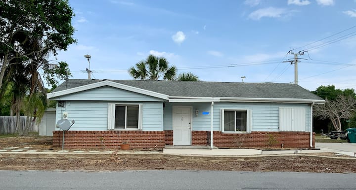 Entertainment! Ocean Nearby! - Sebastian, FL