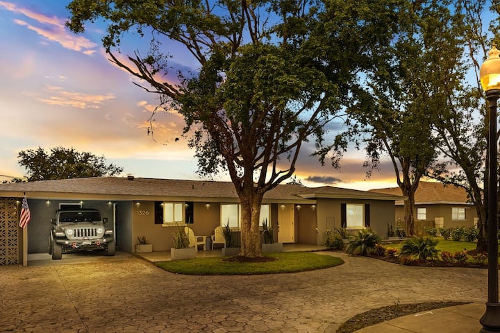 Newly Remodeled Design Bungalow, Best Neighborhood - Fort Myers, FL