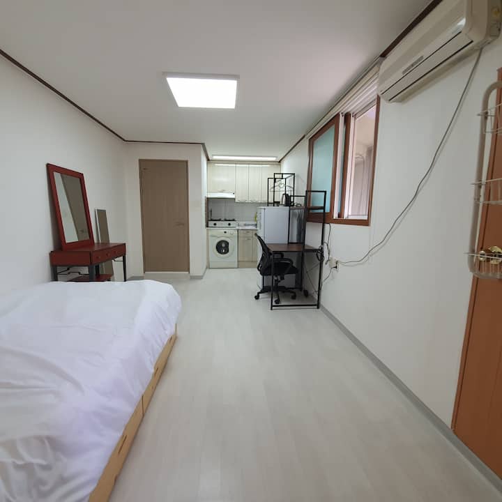 30% 청303호-풀옵션원룸(숙대생환영),개인욕실,세탁기,책상,개인주방, - Myeong-dong
