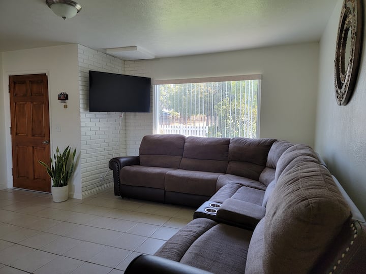 Enjoy The Sounds Of The County In A Cozy Home. - Fresno, CA