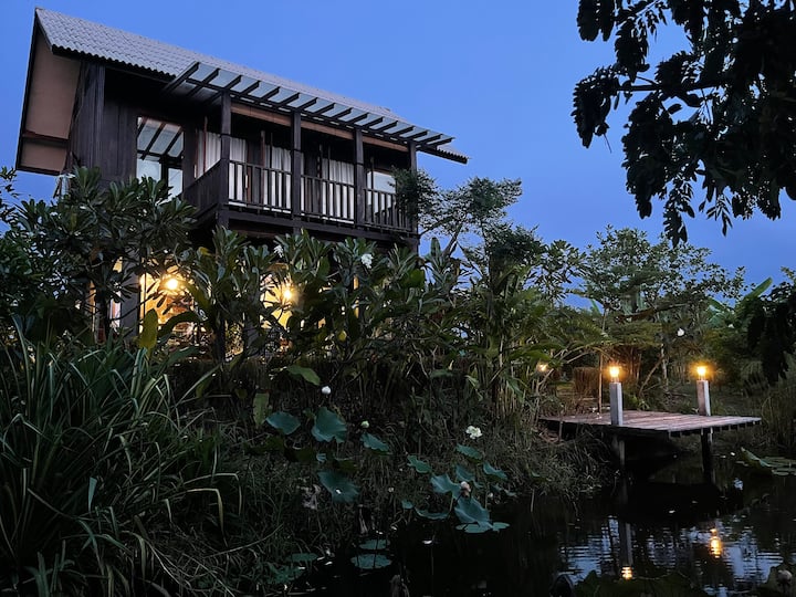 2 Bedroom Off-grid Farm Stay. - Doi Saket District